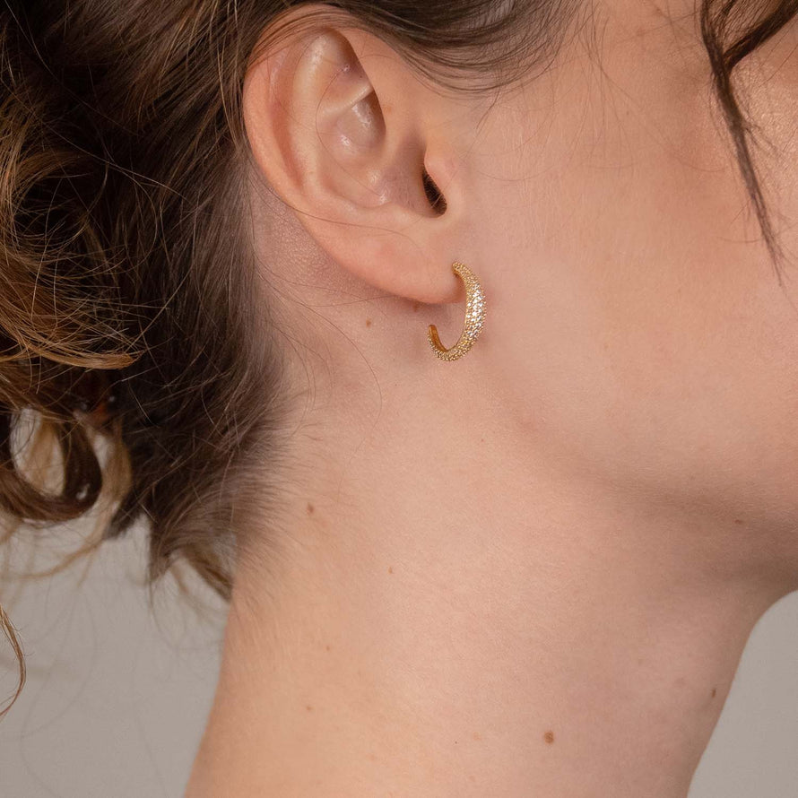 byBiehl - Ocean Flow Sparkle hoops, medium - forgyldt sølv | 1.095,00 kr | byBiehl | Fri fragt ...